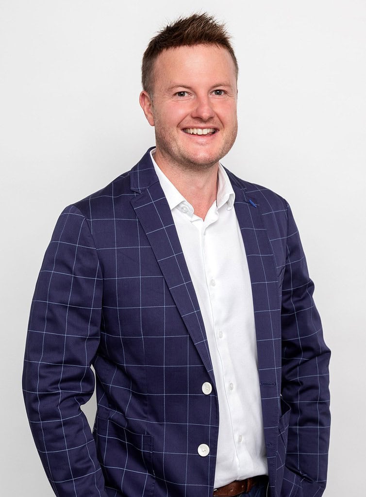 Zair Parkes - White Lion